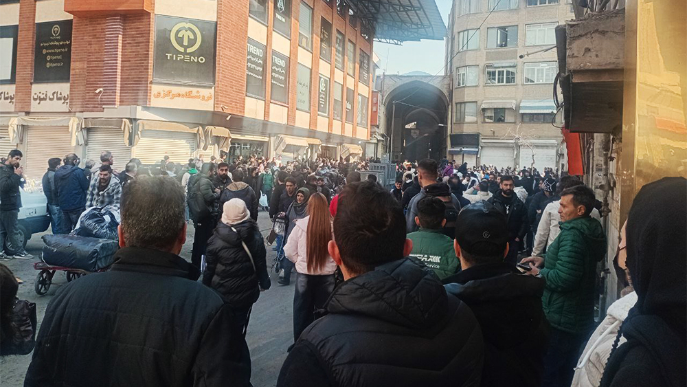 Iran Protests Day 10: Clashes Intensify in Tehran Bazaar; Security ...